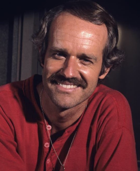 Spotted at 85: MASH Star Mike Farrell Looks Unrecognizable Today ...